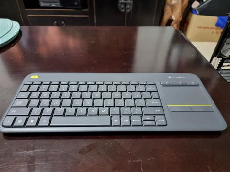 logitech k400 plus wireless keyboard and trackpad with box computers and tech parts