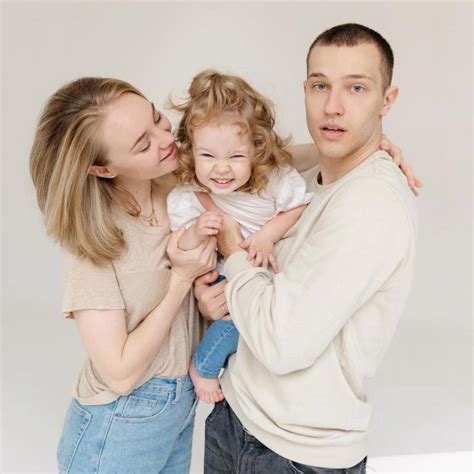 Блогер «Женат на Марине о заработанных миллионах «Накопили на квартиру за несколько месяцев