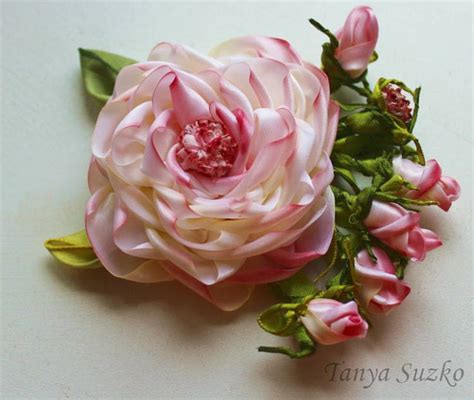 Фото 20 брошки из интернета Bistrova Изготовление цветов Вышивка лентами Цветы
