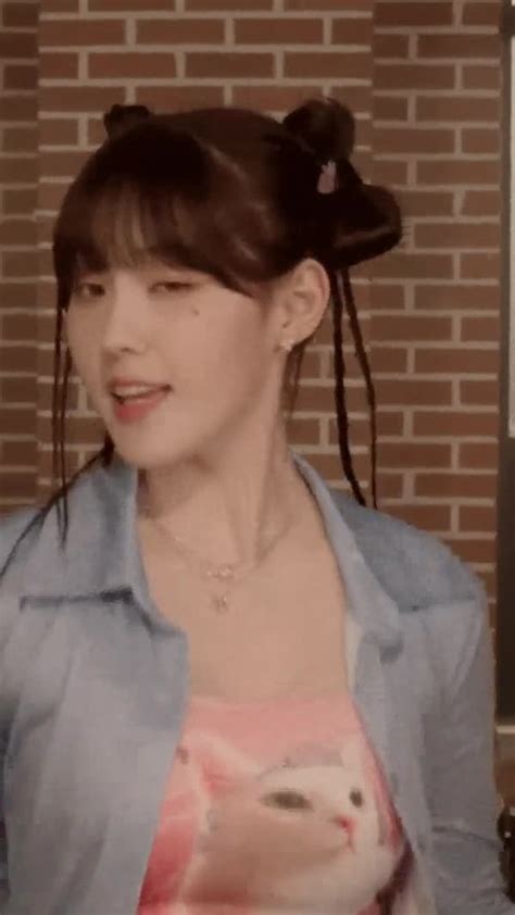 가슴에 입체적인 고양이 케플러 김채현