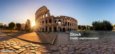이탈리아 로마에서 콜로세움의 아침 일출 보기 로마 건축과 랜드마크 로마 콜로세움은 로마와 이탈리아의 주요 관광 명소 중 하나입니다 로마 이탈리아에 대한 스톡 사진 및 기타