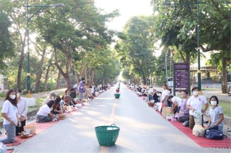 พิธีทำบุญตักบาตรเนื่องในวันวิสาขบูชา ประจำปี 2566 สำนักส่งเสริมศิลปวัฒนธรรมและล้านนาสร้างสรรค์