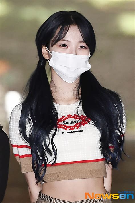 프로미스나인 백지헌 순수한 눈웃음[포토엔hd]