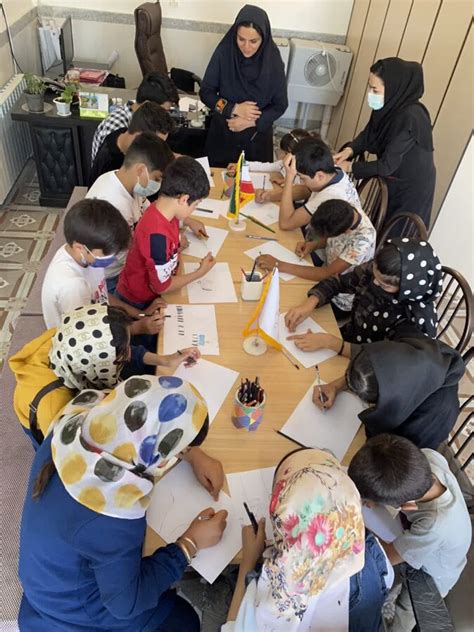 سازمان بهزیستی گزارش تصویری برگزاری نمایشگاه نقاشی تاب آوری در اسکو