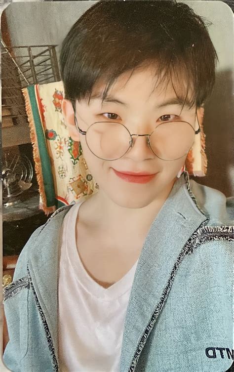 Baekhyun Selca Glasses