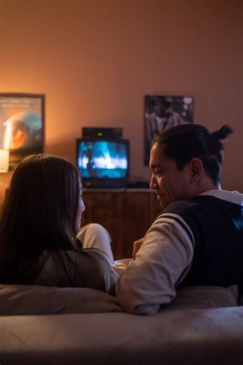 Nonton Film Porno Bareng Pasangan Bikin Hubungan Lebih Bahagia Benarkah