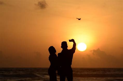 ආදරය ගැන ටිකක් කතා කළත් Sex ගැන දෙමව්පියෝ ගුරුවරු කතා කරන්නෙම නැහැ Bbc News සිංහල