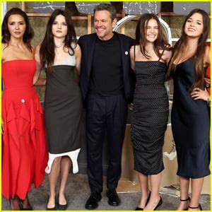 Matt Damon Brings All 4 Daughters To ‘the Rip Premiere Gets Roasted