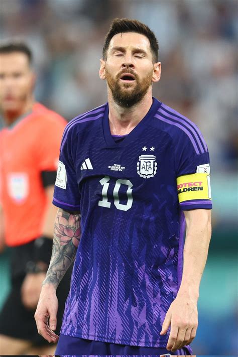 Man U Troll Football On Twitter ميسي مات واقفًا