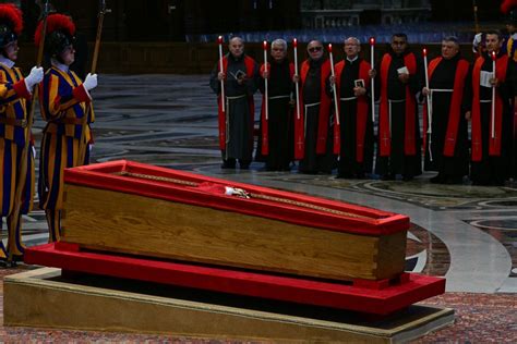 เริ่มเปิดให้สาธารณชนเคารพพระศพโป๊ปฟรานซิสแล้ว ก่อนมีพิธีฝังวันเสาร์นี้ สยามรัฐ