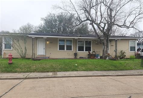 1307 W 10th St 1307 Freeport Tx 77541 Zillow
