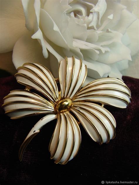 Винтаж Брошь Trifari винтаж США купить в интернет магазине Ярмарка Мастеров по цене 2600