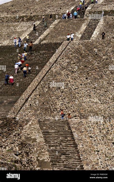 Piramide Del Solsi Calzada De Los Muertosteotihuacan Estado De