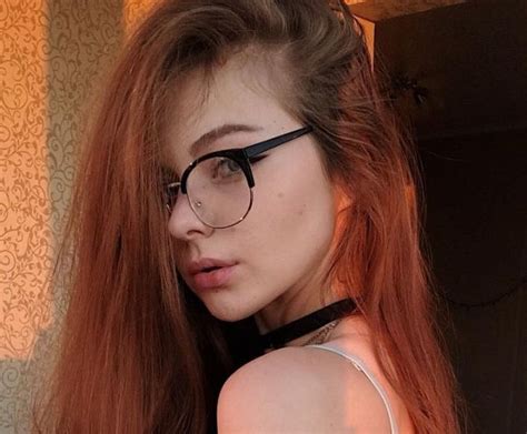 Girls In Glasses 20 Pics