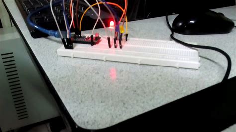 Cómo Conectar 3 Leds A Una Protoboard Youtube