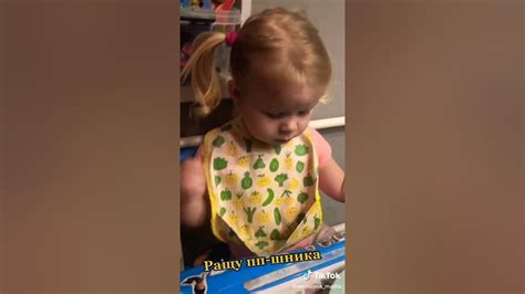 😂🤣 девочка не хочет кушать травку Youtube