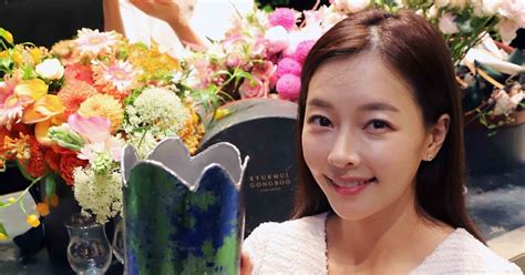 꽃과 함께 조형적 아름다움을 선사합니다