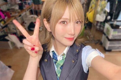 🎤akb48岡田奈々の熱愛報道のショックで関連グッズを粉々にするファンが出現！「akb史上、最悪なスキャンダル」「裏切られた」と言われる過去の