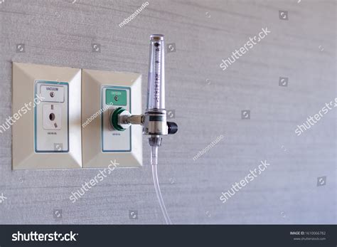 Oxygen Patients Installed Wall Room Hospital Foto Stock 1610066782