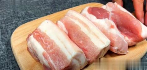 别再直接放冰箱！肉店老板揭秘猪肉保存技巧，新鲜一年不变质