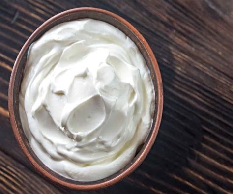 Crème Fraiche Vs Heavy Cream Everything You Need To Know Treat Dreams