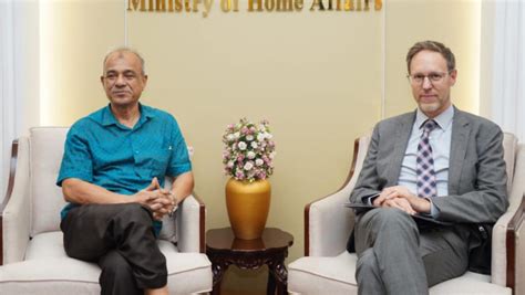 পুলিশ সংস্কারে শিগগির কমিটি গঠন স্বরাষ্ট্র উপদেষ্টা The Daily Star Bangla