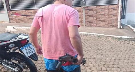 Bom Jesus Do Galho Homem Fica Com Flecha Cravada Nas Costas Em