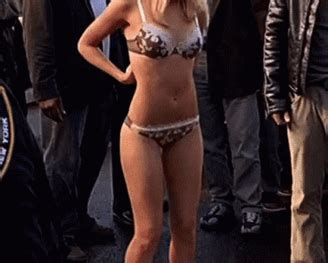 Sue Storm As The Invisible Stripper Agreeing To Exposure Sue Storm As The Invisible Stripper Agreeing To Exposure