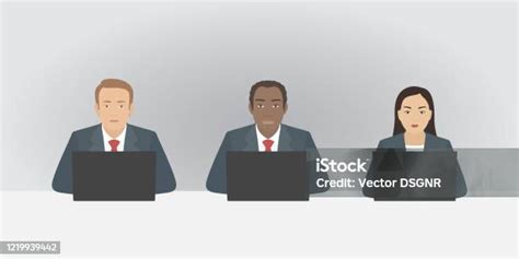 다양한 국적의 사람들이 노트북에서 일하고 있습니다 팀웍 벡터 일러스트레이션 노트북에 대한 스톡 벡터 아트 및 기타 이미지 노트북 다민족 그룹 아시아인 Istock