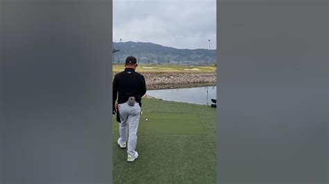 145미터 파3 9번아이언 파워드로우 티샷 30초루틴 잘눌러치시는 형님 공만 착 털어주네요 필드파3필드숏아이언필드미들아이언 Youtube