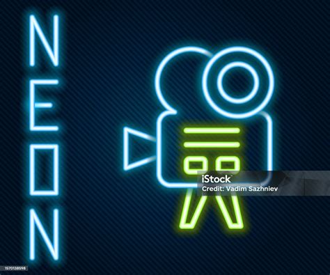 검은 배경에 고립 된 빛나는 네온 라인 복고풍 시네마 카메라 아이콘 비디오 카메라 영화 기호입니다 필름 프로젝터 다채로운 개요