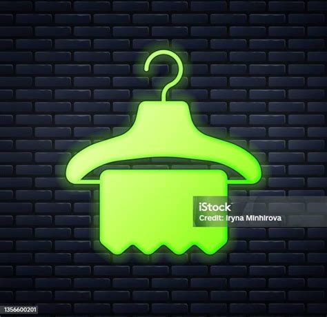 벽돌 벽 배경에 고립 된 빛나는 네온 행거 옷장 아이콘 망토룸 아이콘입니다 의류 서비스 기호 세탁 걸이 표지판 벡터 0명에 대한 스톡 벡터 아트 및 기타 이미지 Istock