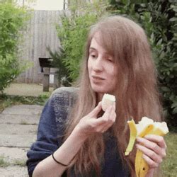 Long Tongue Reveal Girl  500×542 Tongue