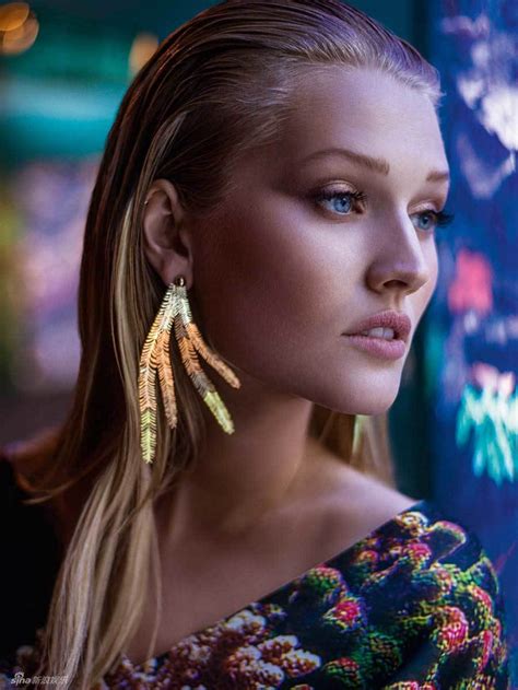 Sexy modelo posa con estilo en acuario Spanish china org cn 中国最权威的西班牙语新闻网站