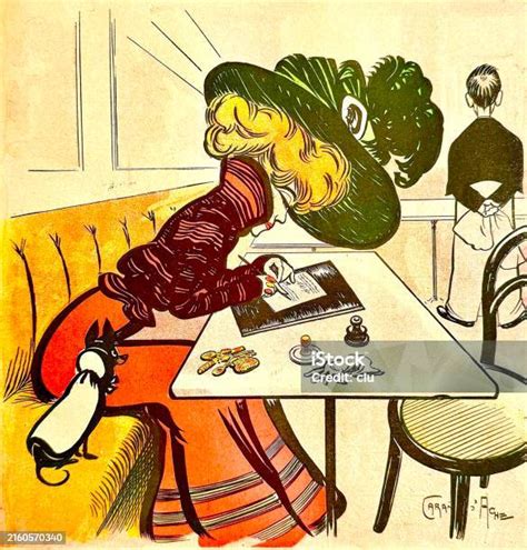 거대한 녹색 모자를 쓴 금발의 젊은 여성 미녀가 파리 카페에 앉아 편지를 쓰고 있고 왼쪽에는 무릎 강아지가 오른쪽 배경에는 웨이터가 서 있습니다 파리 일 드 프랑스에 대한