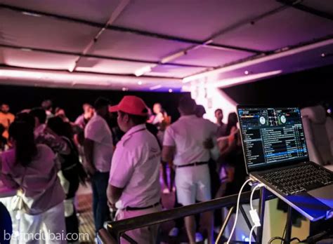 یات پارتی در مارینای دبی تفریحات دبی