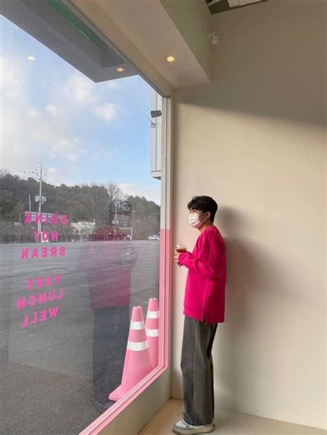 2023년 패션 트렌드 팬톤 컬러 Logan 로건 마젠타 핑크 니트 추천 코디 네이버 블로그