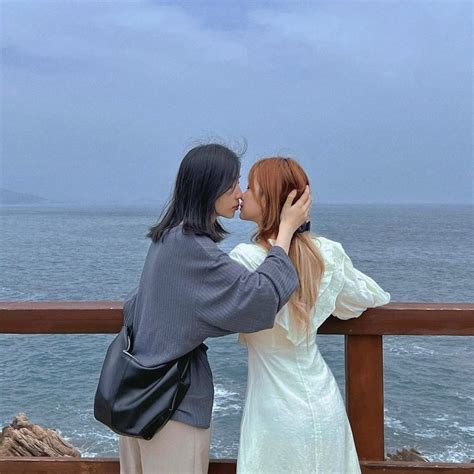 You Are My Moon Cute Lesbian Couples Aesthetic People Jennie Lisa