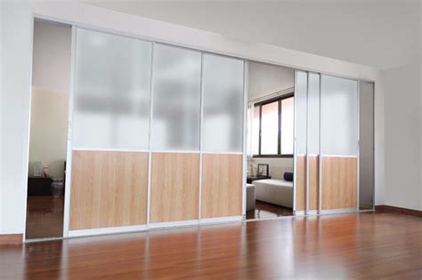 บานเลื่อนกั้นห้องสไตล์โมเดิร์น แบบ 3 ราง เปิด ปิดง่าย ราบเรียบไม่สะดุด รหัสสินค้า บานเลื่อน