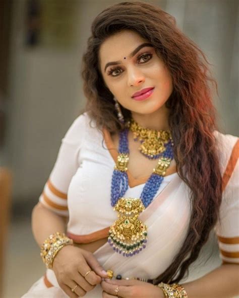 delna davis aka delnaa davis photos stills and images