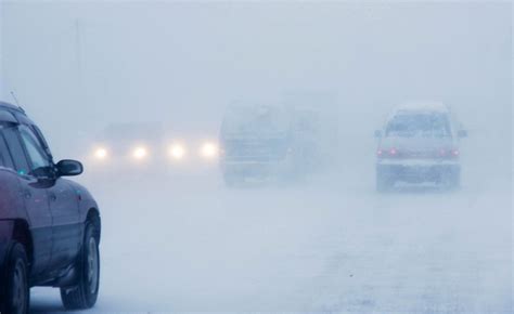 Цасан шуурганы улмаас нэг хүн амиа алдаж 16 иргэн төөрчээ