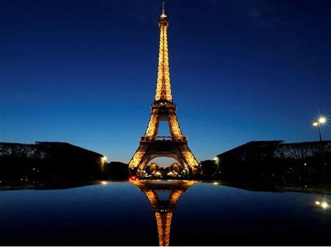 Menara Eiffel Di Paris Padamkan Lampu Lebih Awal Untuk Hemat Energi Tagar
