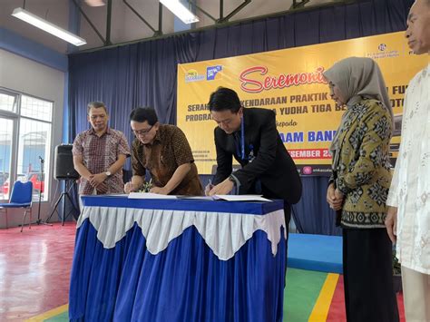 Pt Ktb Donasikan Truk Mitsubishi Fuso Canter Euro 4 Untuk Menunjang Pendidikan Kejuruan Kepada