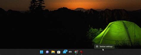 如何将 Windows 11 任务栏向左或向右移动并自定义