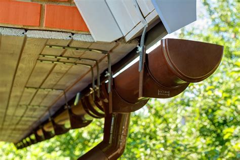 플라스틱 지붕 홈통 Pvc 배수 시스템 Diy 설치 및 설치 직접 배수를하는 방법