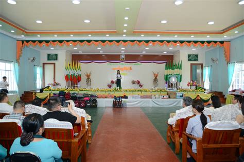 တရုတ်နိုင်ငံသံရုံးမှ ကျွန်းစုမြို့နယ် ပထက်ကျေးရွာ အထကကျောင်းသို့ ကွန်ပျူတာများ၊ သုတရသစာအုပ်များ