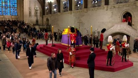 Nipërit Dhe Mbesat I Dhanë Lamtumirën Nesër Funerali I Mbretëreshës