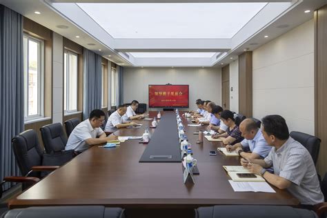 学校召开干部大会宣布领导班子调整决定