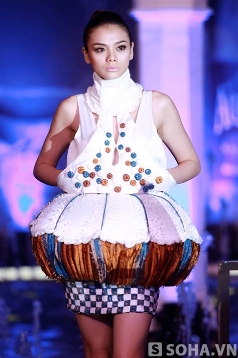 Thuỳ Trang đắt show sau sự cố ảnh sex