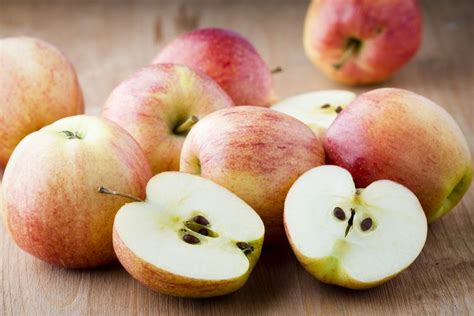 The Best Apples For Snacking According To Apple Farmers